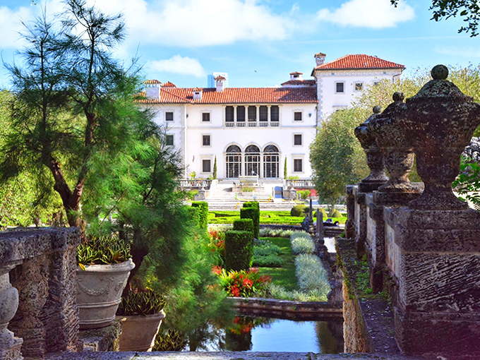 The kind of vista that makes you understand why people used to write long, flowery letters describing their travels to jealous friends back home.