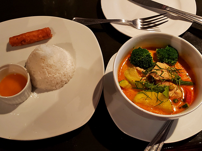 The perfect midday escape comes with fragrant jasmine rice and a crispy spring roll. Lunch break or mini-vacation?