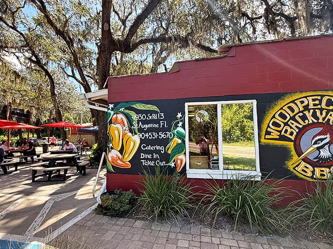 Woodpeckers brings backyard BBQ vibes to historic St. Augustine, where smoke and Spanish moss mingle beautifully.