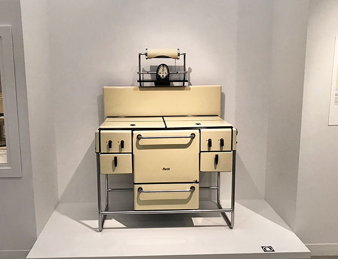 The vintage Magic Chef stove gleams with the optimism of 1930s American kitchens &ndash; when appliances were built like battleships and designed like luxury cars.