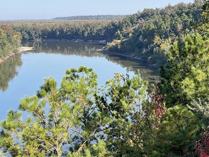The main overlook serves up views so spectacular they should charge admission &ndash; nature's IMAX without the 3D glasses.