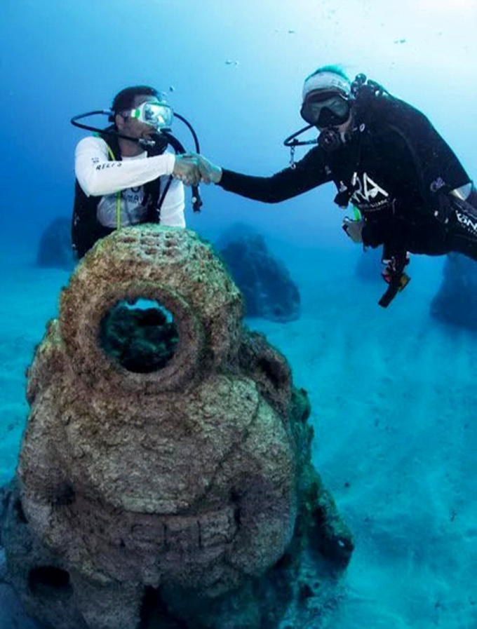 The ultimate underwater handshake &ndash; when human ingenuity meets marine biology, everybody wins, especially the fish.