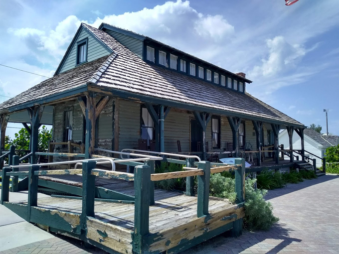 gilberts bar house of refuge 5