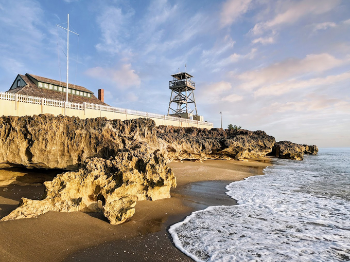 gilberts bar house of refuge 8