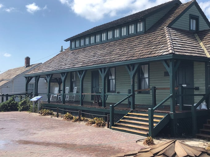 gilberts bar house of refuge 9