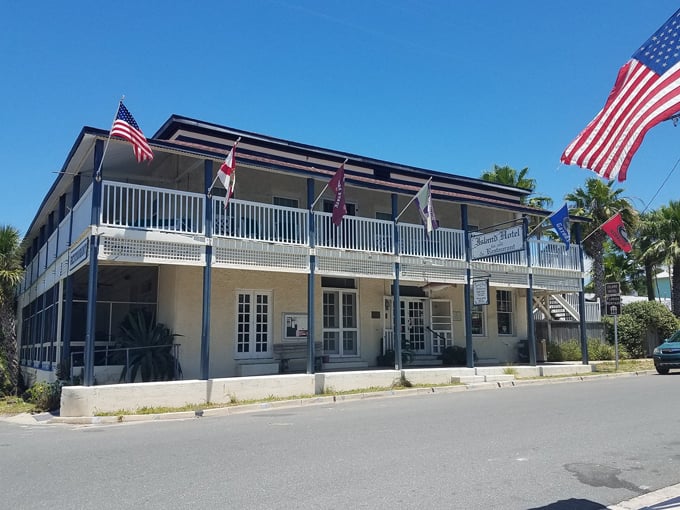 the island hotel and restaurant 1