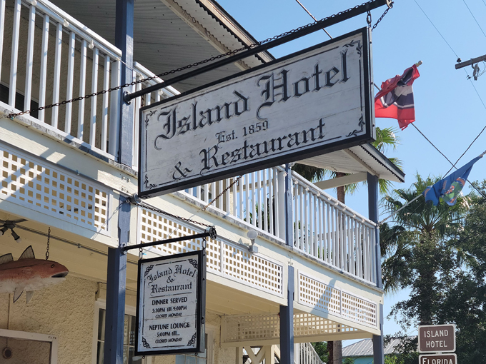 the island hotel and restaurant 2