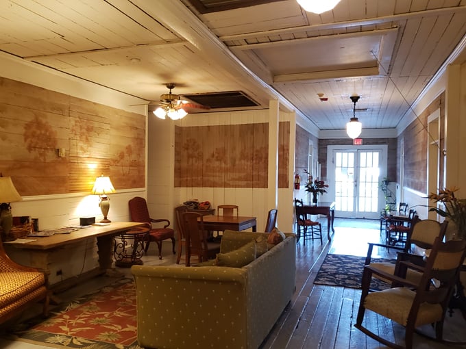 the island hotel and restaurant 3