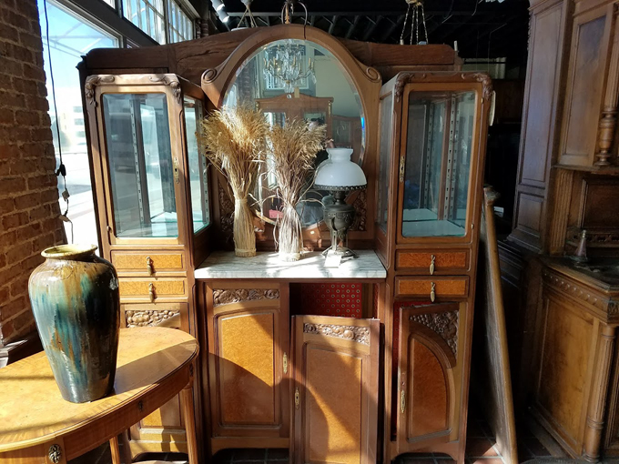 Thom Downs' Antiques Inc  3