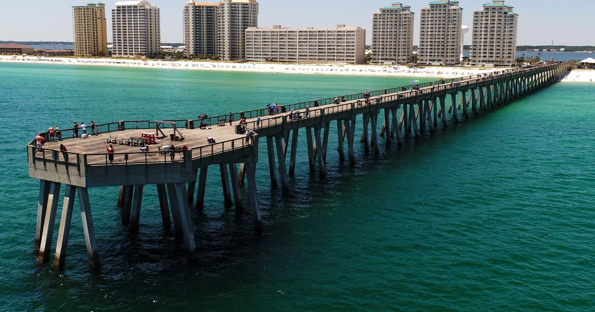 This Tiny Beach Town In Florida Has The Longest Pier In The State, And ...