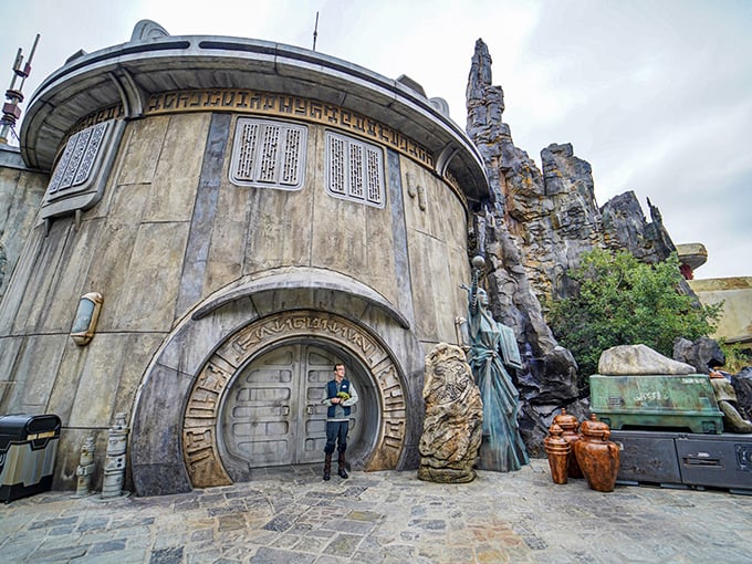 The weathered circular entrance to Dok-Ondar's stands as a portal between worlds, promising galactic wonders within its ancient walls.