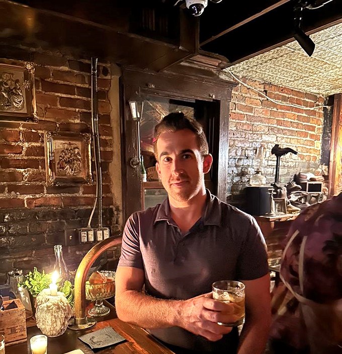 Diner: A moment of contemplation with cocktail in hand &ndash; in speakeasies, even the simplest sip becomes a philosophical experience.