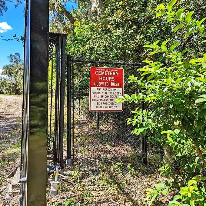 Those cemetery hours are posted for a reason, though they do put a damper on the whole midnight devil-meeting tradition that made this place famous.