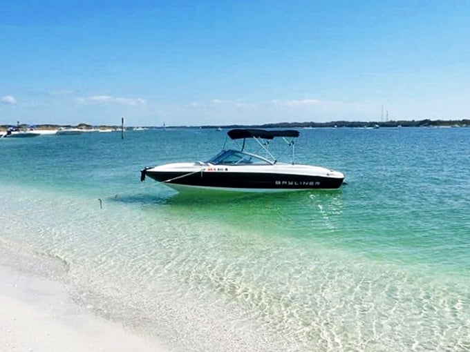 Arriving by boat to your own slice of paradise makes you feel like a movie star, minus the paparazzi and ridiculous entourage.