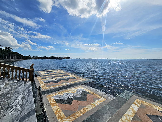 Where the bay meets beauty in a marriage of views that would make postcards jealous. Florida showing off again!
