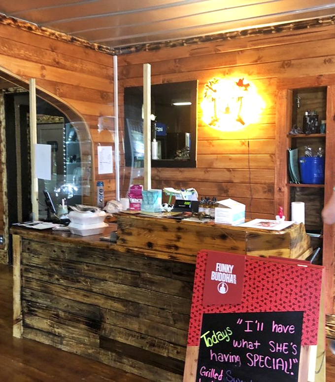 The service counter speaks volumes: "Today I'll have what SHE'S having" &ndash; where ordering becomes part of the entertainment.
