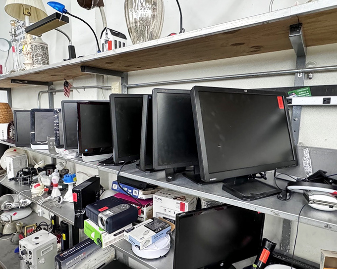 The packed parking lot tells the story &ndash; this isn't a quick stop but a destination where treasure hunters spend hours unearthing potential gems.