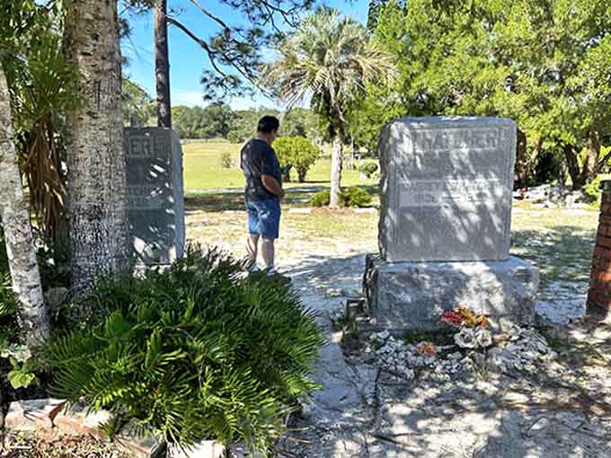 Another brave soul tests the legend in daylight, when the devil presumably sleeps in, making this the safer option for those who like their paranormal investigations with a side of sunshine.