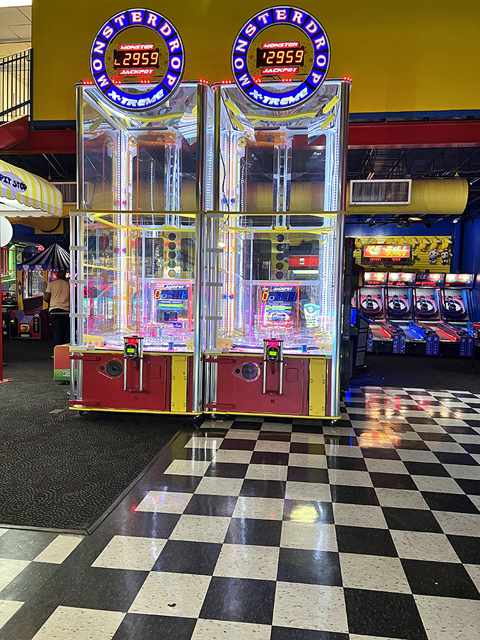 The arcade delivers old-school gaming thrills – where parents suddenly remember skills from their youth and children discover the joy of tangible tokens.