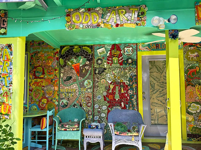 The front porch screams "ODD ART" and "MAD MOSAICS" &ndash; truth in advertising at its most colorful.