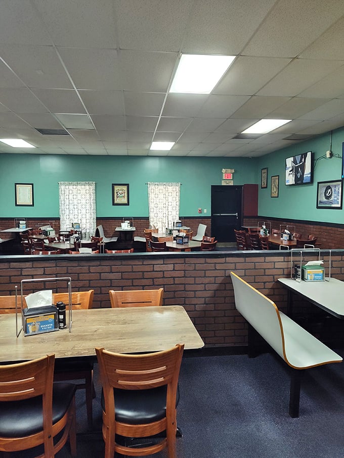 Simple wooden tables and comfortable seating create the backdrop for countless family dinners and first dates in unpretentious surroundings.