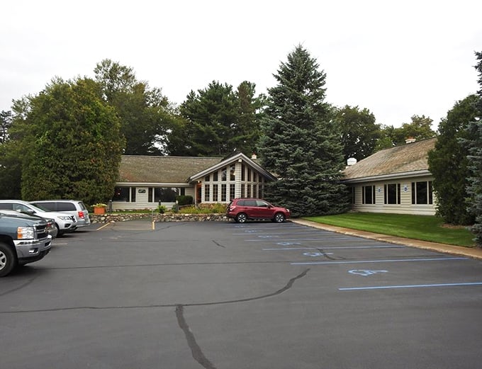 The parking area fills quickly on weekend evenings &ndash; a sea of vehicles whose owners have made the wise decision to prioritize prime rib over cooking at home.