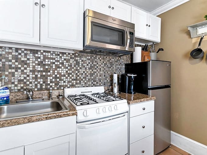 Kitchenettes come equipped for simple meals, though St. Augustine's restaurants might prove more tempting than cooking.