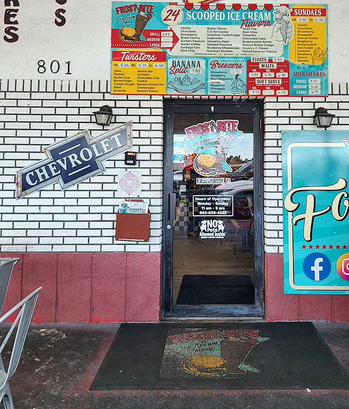 The entrance welcomes you with colorful menus and vintage signage, basically screaming "abandon your diet, all ye who enter here" in the friendliest way.
