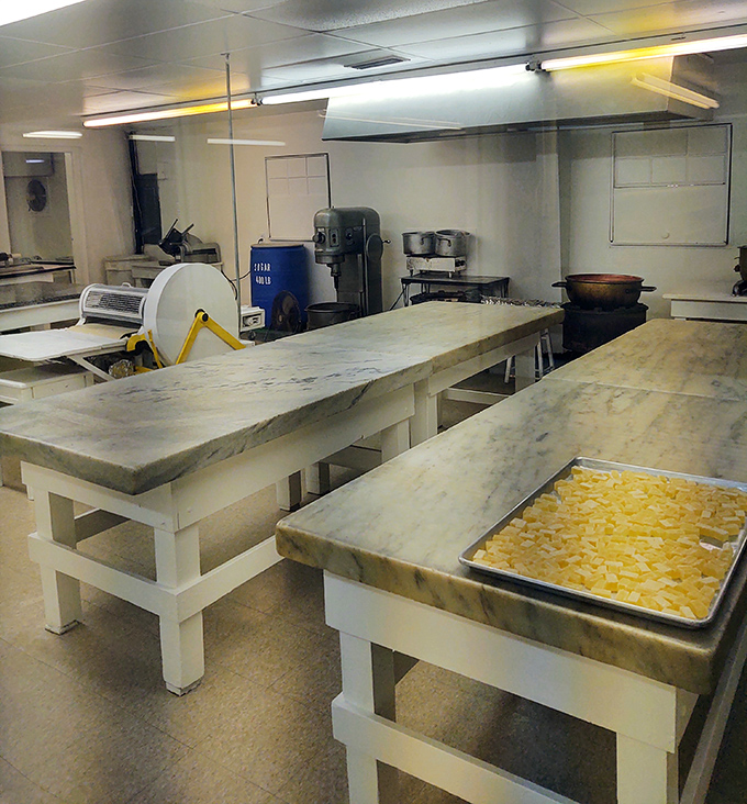 Behind the scenes in the production area, where marble tables and copper kettles have created sweet memories for generations.