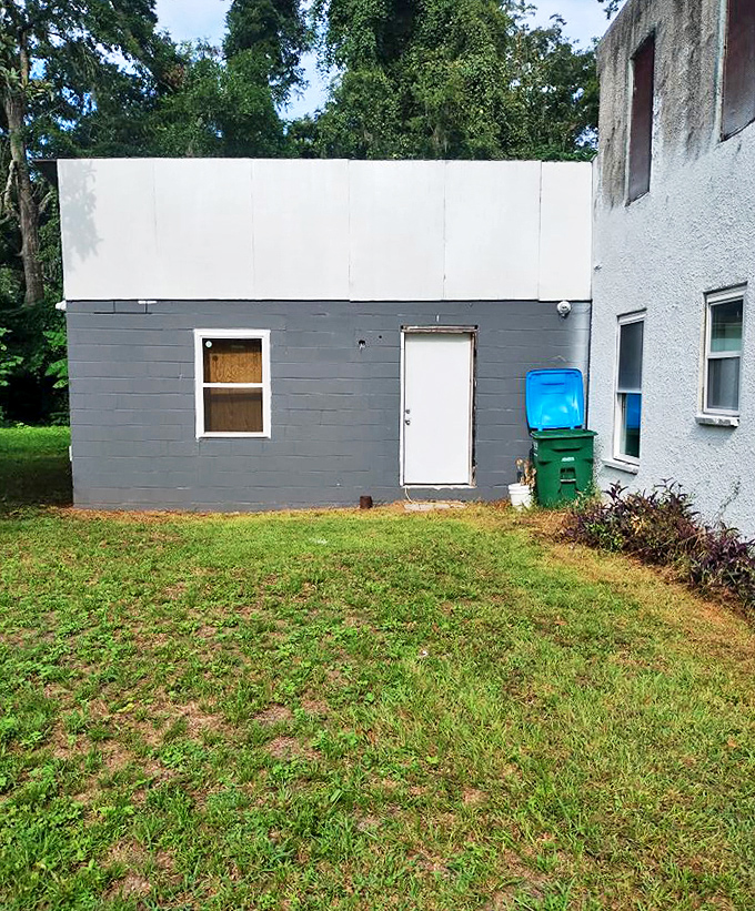 The modest lawn surrounding the jail offers little hint of the building's notorious reputation or the countless ghost stories that have emerged from within.