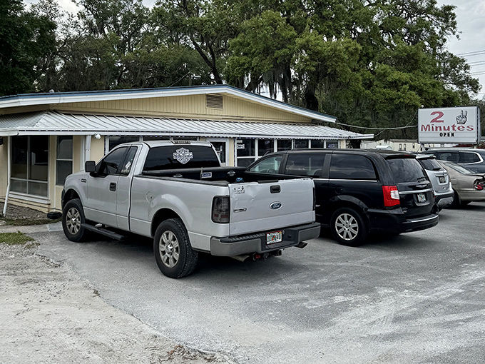 The modest parking lot fills up quickly during peak hours&mdash;a testament to the pulling power of perfectly executed diner classics.