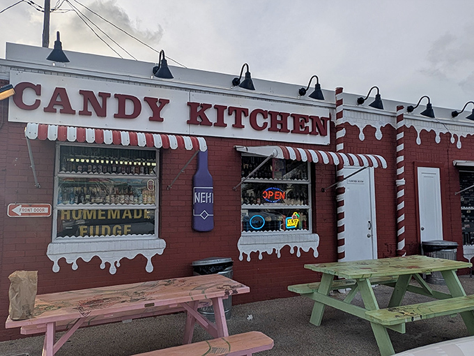 Colorful picnic tables outside invite you to enjoy your treats in the Florida sunshine&mdash;because ice cream tastes better with a side of vitamin D.