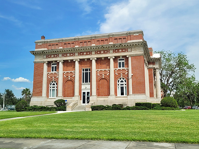 DeSoto County Courthouse looks like it was plucked from a Southern novel. This stately brick building has witnessed more Florida drama than a telenovela.