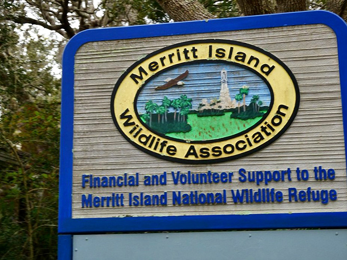 The gateway to wonder &ndash; this unassuming sign marks the entrance to one of Florida's most magical natural phenomena.