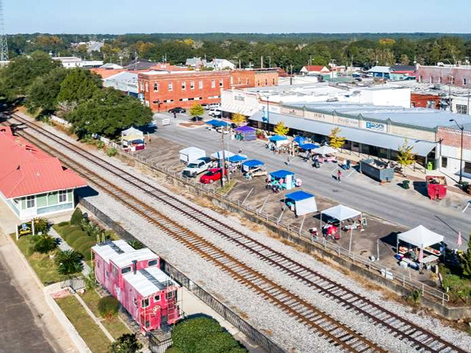 Downtown DeFuniak Springs buzzes with small-town energy during market days, when locals gather to swap everything from fresh produce to fresher gossip.
