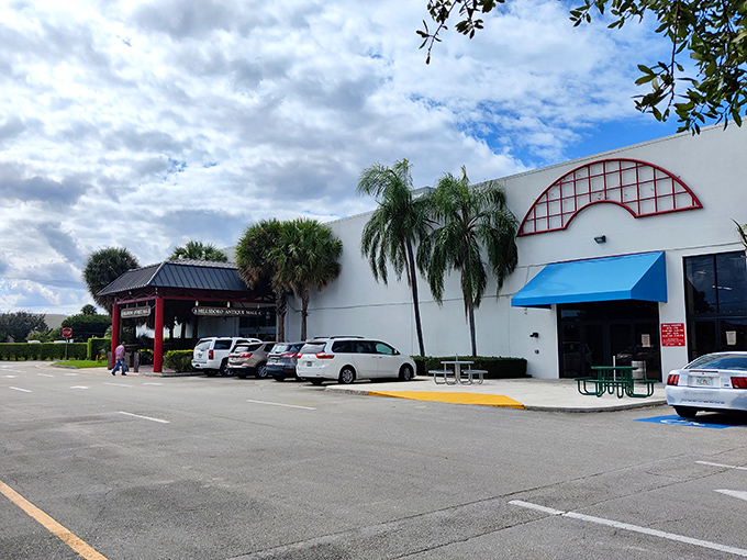 The unassuming exterior of Hillsboro Antique Mall – proof that the best treasures often hide in plain sight, waiting for curious explorers.