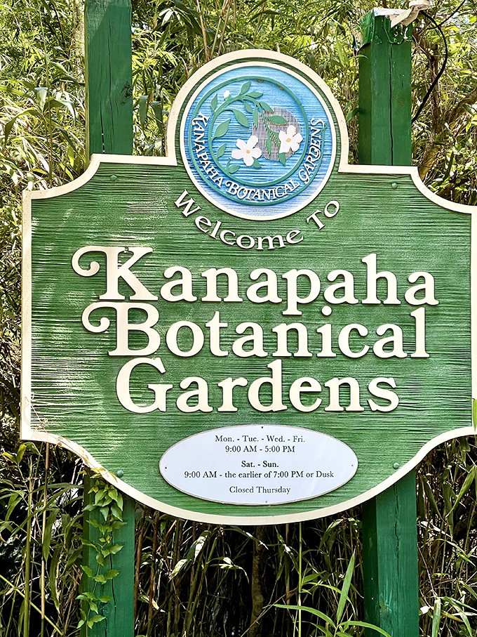 Gateway to wonder: The Kanapaha Botanical Gardens sign promises extraordinary natural experiences beyond.