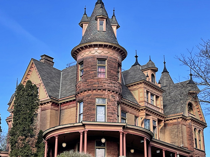 Victorian Grandeur: The castle's distinctive turrets and Queen Anne architecture create a silhouette straight from a storybook, promising adventures within.