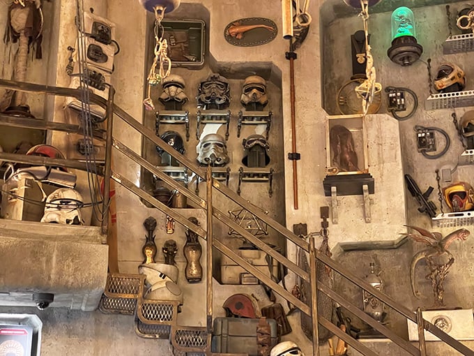 The upper level showcases treasures even Dok-Ondar won't sell, including vintage helmets and mysterious devices from across the galaxy.