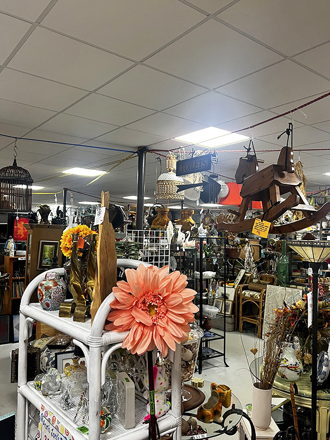 Overhead, a yellow rope guides shoppers through this organized chaos of treasures &ndash; like Ariadne's thread through a labyrinth of vintage delights.