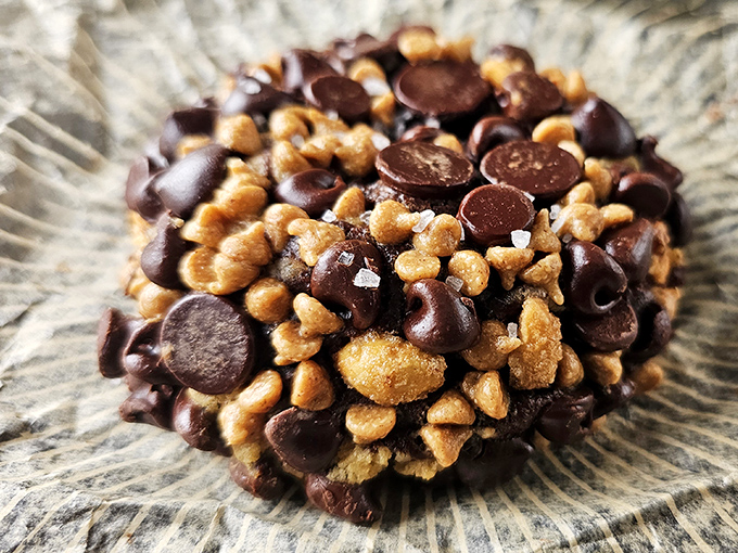 Chocolate and peanut butter unite in perfect harmony &ndash; like the dessert version of a power couple that everyone wants to hang out with.