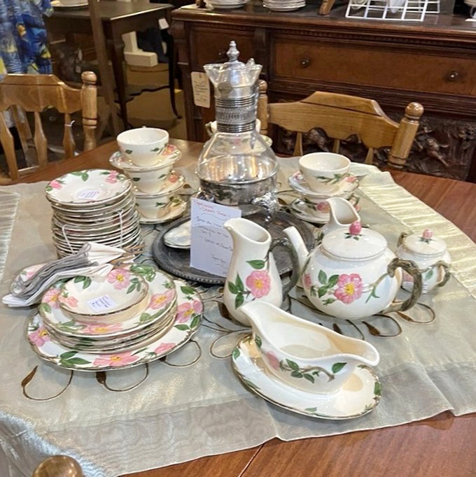 This floral china set could turn any ordinary Tuesday dinner into a scene from Downton Abbey &ndash; complete with pinky-raising elegance.