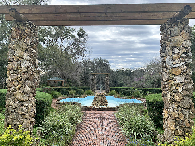 This tranquil fountain surrounded by stone columns creates a Mediterranean oasis in the heart of Florida&mdash;minus the passport requirement.