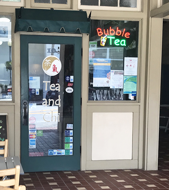 Tea and Chi's glowing "Bubble Tea" sign beckons passersby into a world where Eastern tea traditions meet Florida sunshine.