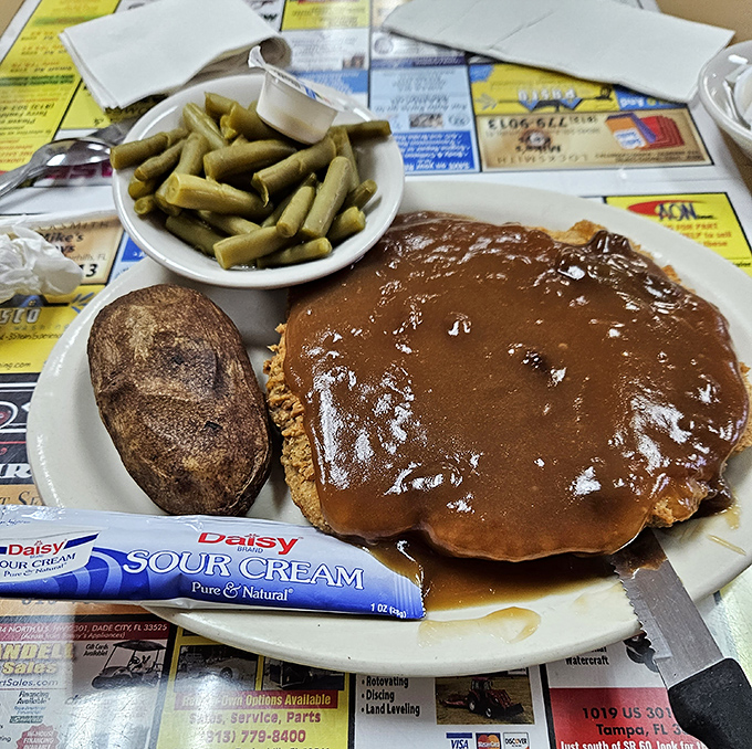 The star of the show arrives swimming in rich gravy that should be illegal, alongside green beans that somehow make you feel virtuous.