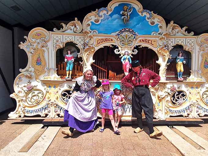 Cultural traditions come alive as performers in authentic Dutch costumes share folk music with young visitors – history with a soundtrack.