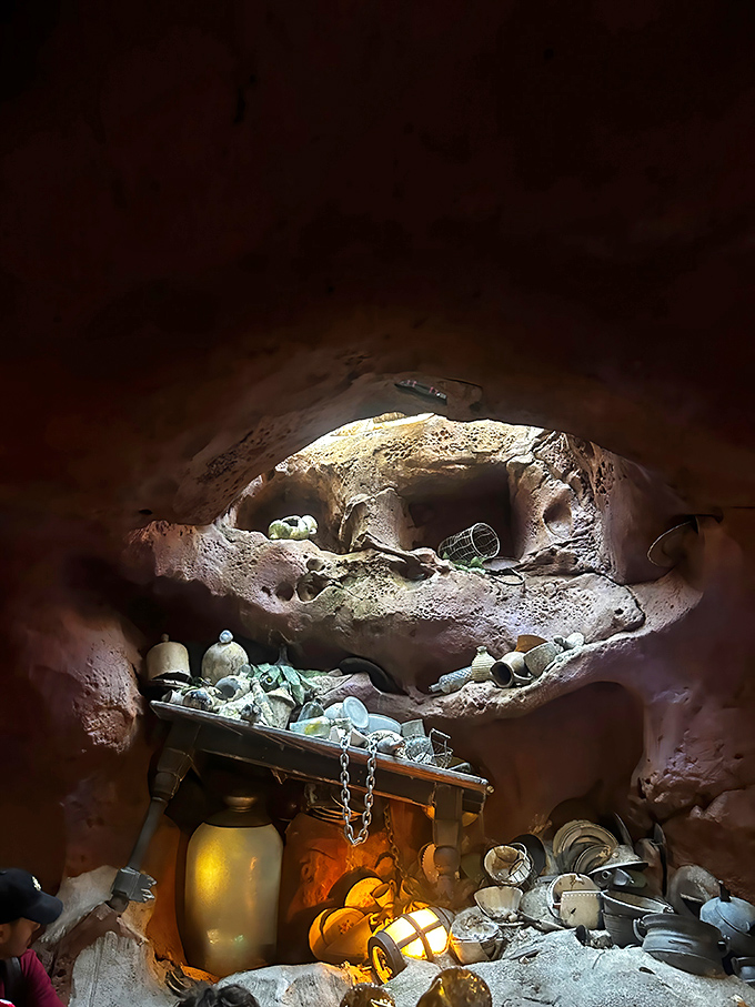 Treasures untold fill every nook of this underwater cave. Spot any dinglehoppers or whozits and whatzits galore?