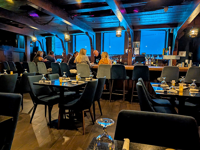 Diners: Bathed in the ethereal blue glow from underwater windows, guests enjoy the perfect blend of exceptional cuisine and aquatic entertainment.