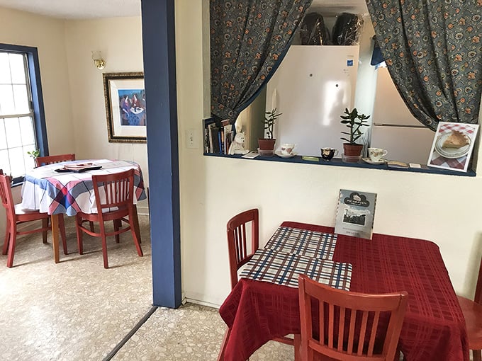 Simple tables dressed in plaid cloths create an unpretentious setting where the food, not the decor, rightfully takes center stage.