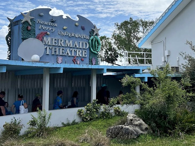The charmingly retro entrance sign welcomes visitors to this slice of Old Florida tourism that has enchanted generations since the late 1940s.